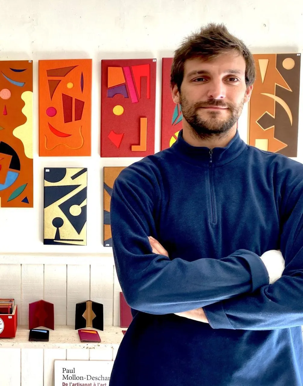 Sauzon. L’artiste transforme le cuir en œuvre d’art - Vannes.maville.com