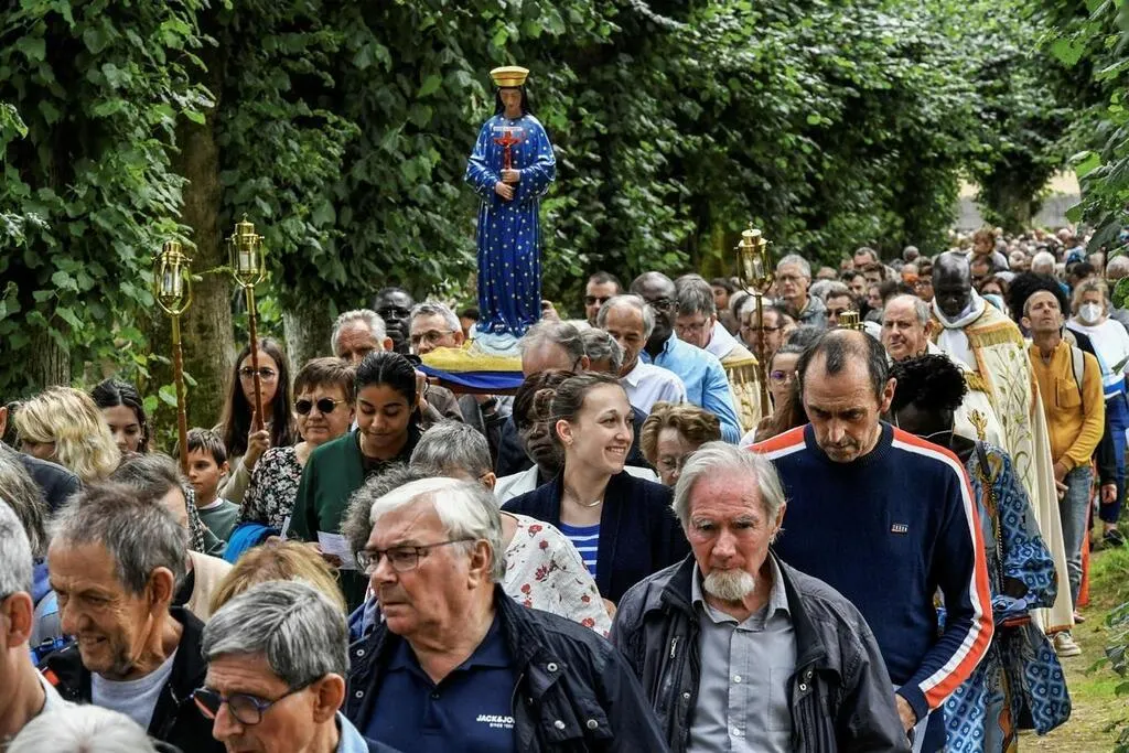 EN IMAGES. À Pontmain, des milliers de pèlerins pour la fête de L ...