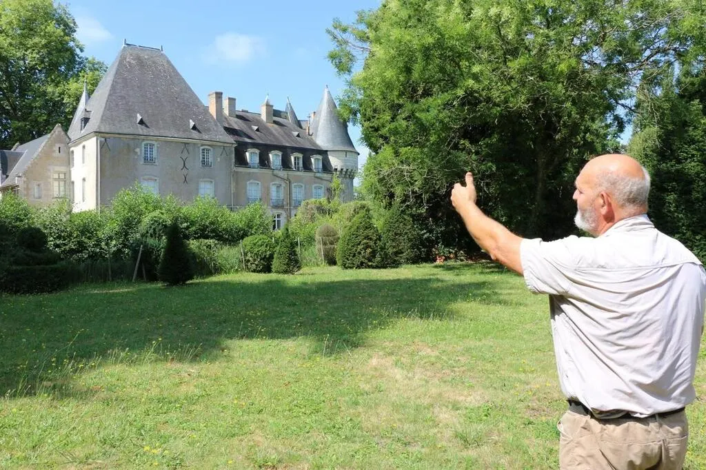 « Un espace de liberté » : À Bazouges-Cré-sur-Loir, la gestion écologique des jardins du - Le ...
