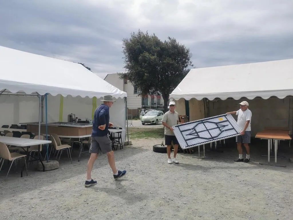La plage de Ploubalay-Lancieux se transforme en hippodrome marin pour ...