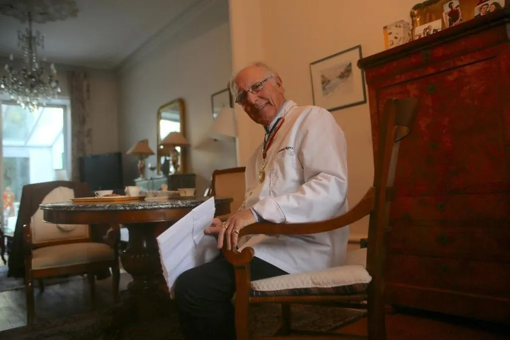 À 86 ans, Yvon se bat pour que son diplôme de Compagnon du Tour de ...