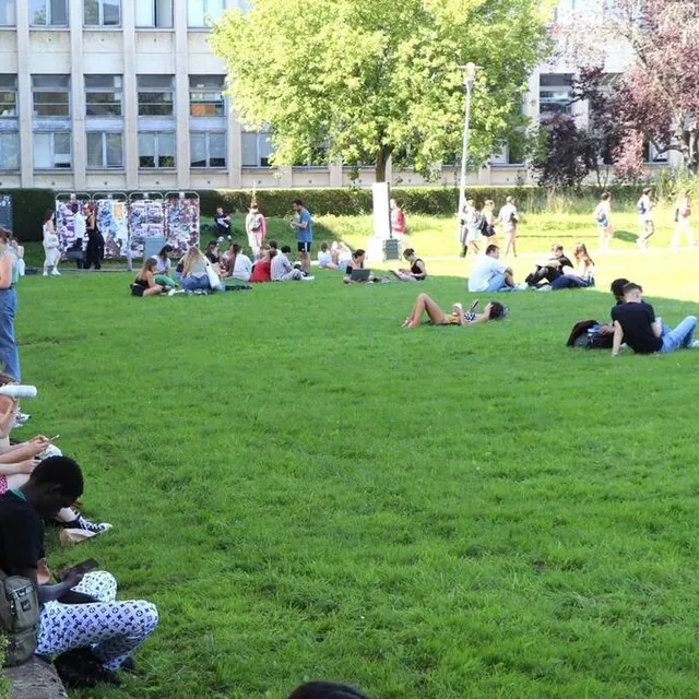 A la fac, les étudiants de Caen doivent aussi faire avec la chaleur ...