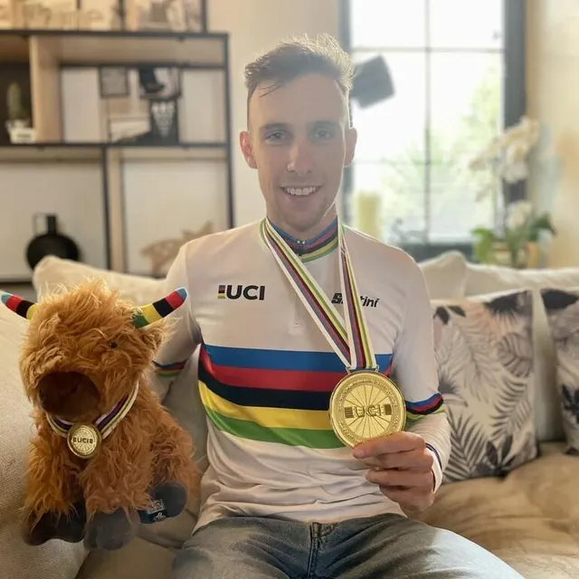 Cyclisme. Son titre, la fête qui a suivi : il y a un mois, Axel ...