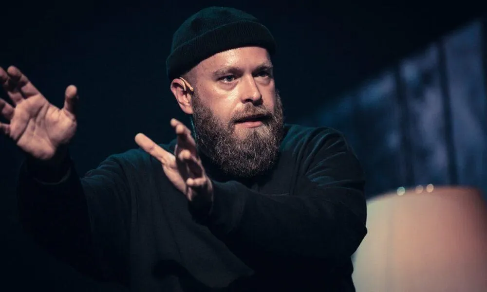 Le Chainon manquant. L’humoriste suisse Yann Marguet présente Exister ...