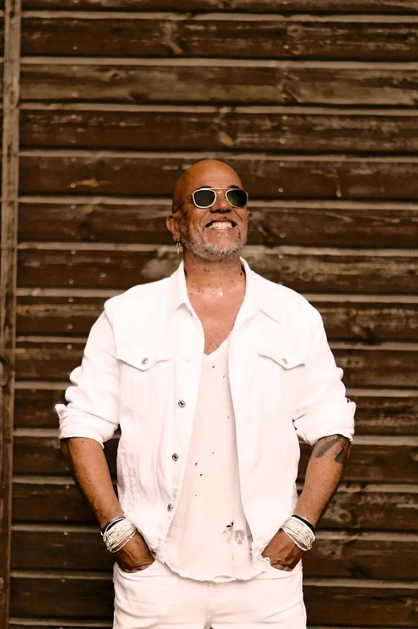 Avec « Le beau qui pleut » et de nouveaux mots, Pascal Obispo sort son meilleur album - Antibes ...