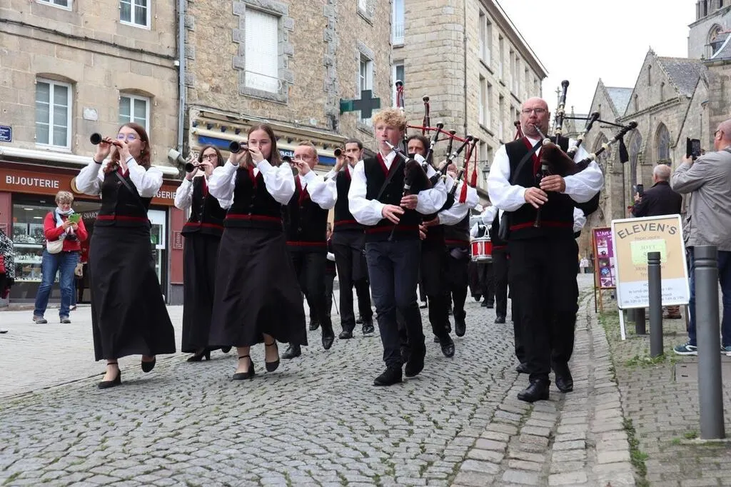 EN IMAGES. Les 50 ans du bagad de Guingamp fêtés en grande pompe ...