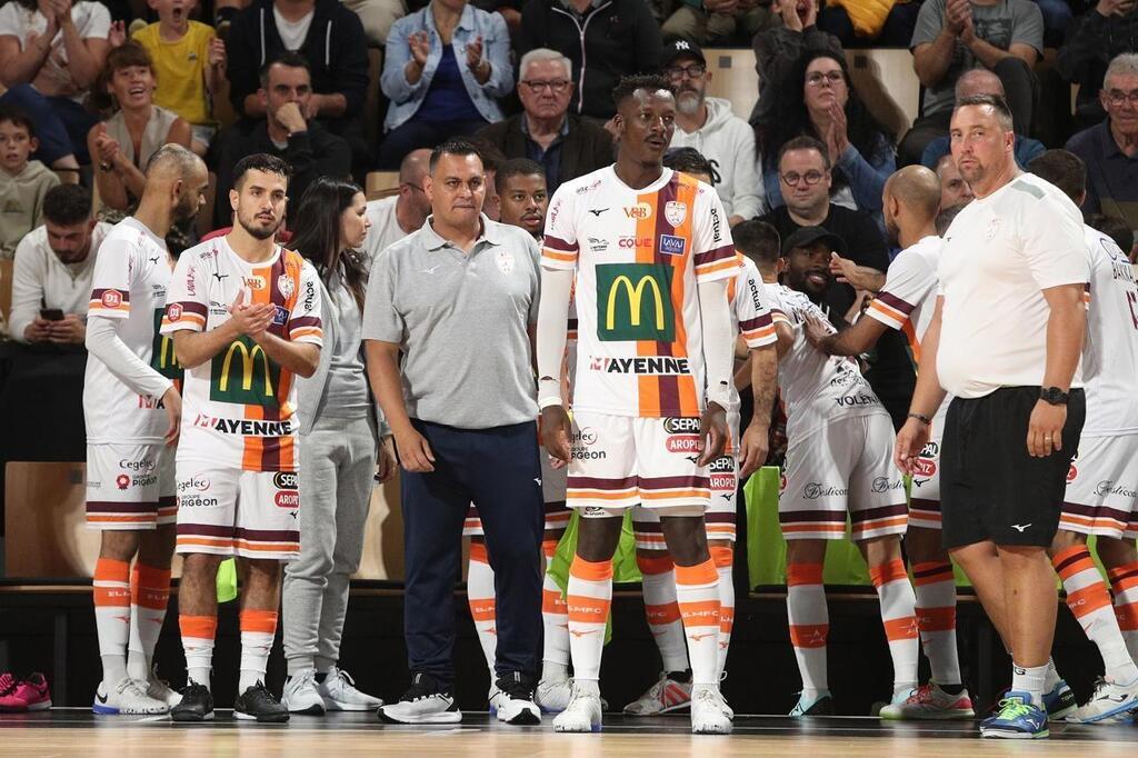 Futsal Étoile Lavalloise Les Stellistes Sans Coach Des Leaders Sous