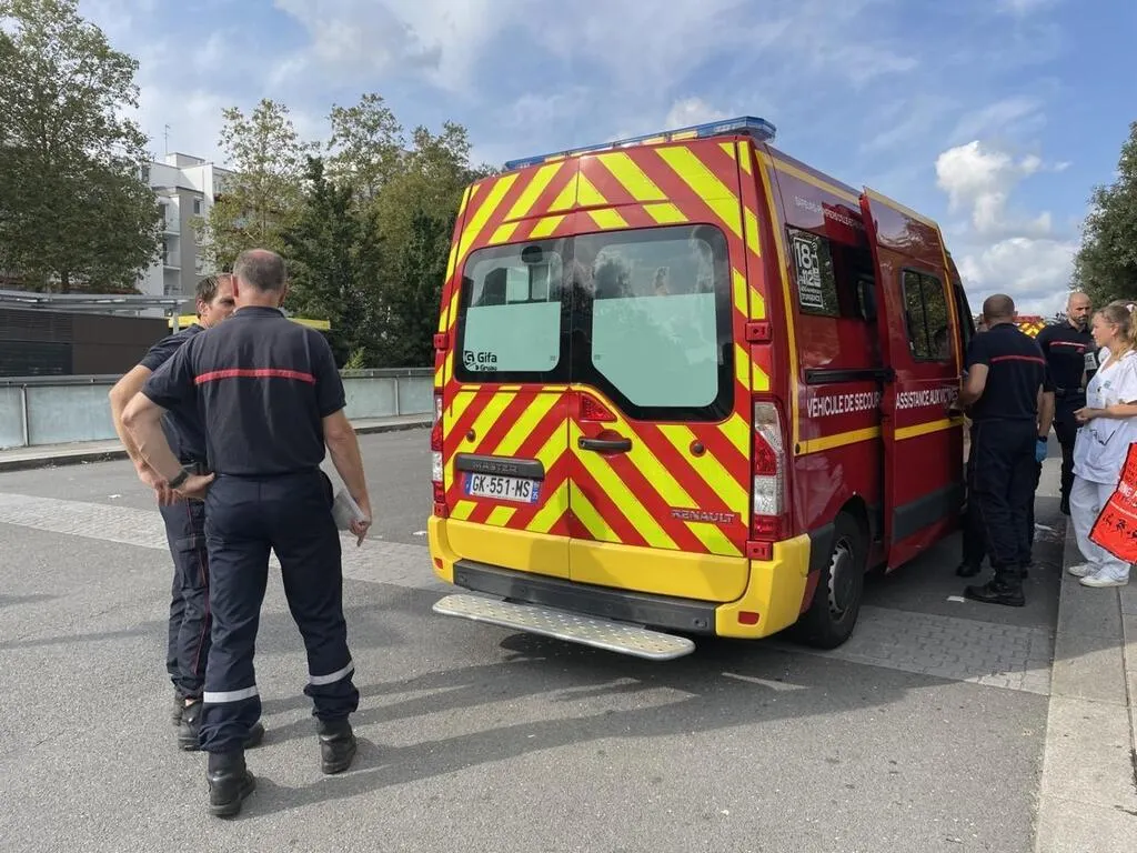 Collision avec un bus à Rennes : une femme en fauteuil roulant gravement blessée - Rennes ...