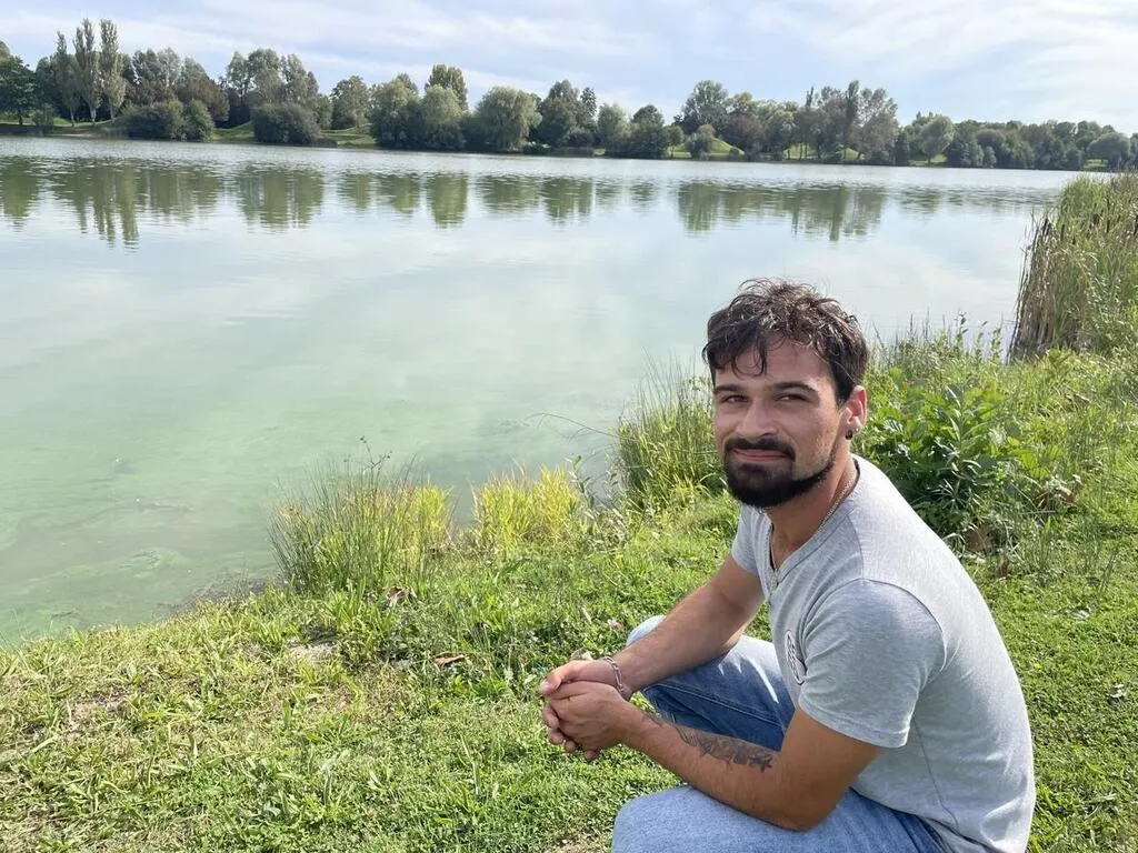 Après 45 minutes de lutte, Joshua sort un silure « monstre » et bat le ...