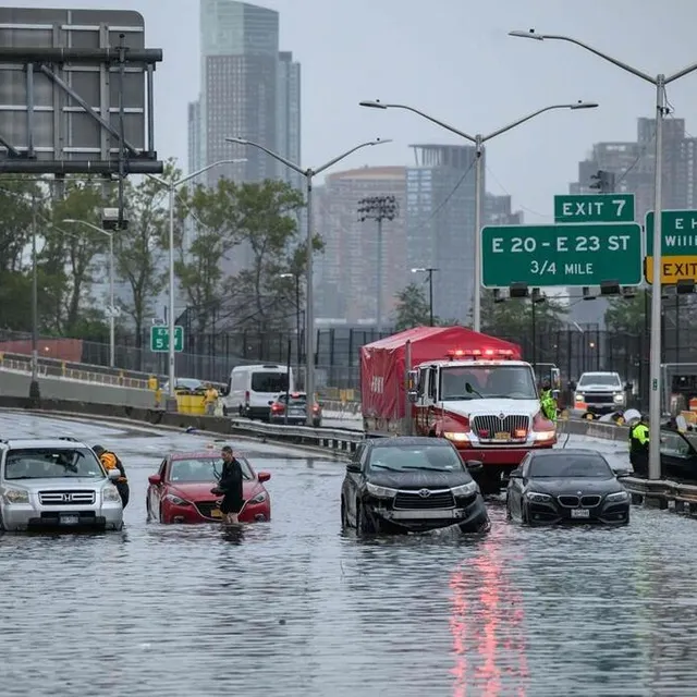 EN IMAGES. New York touchée par de spectaculaires inondations - Antibes ...
