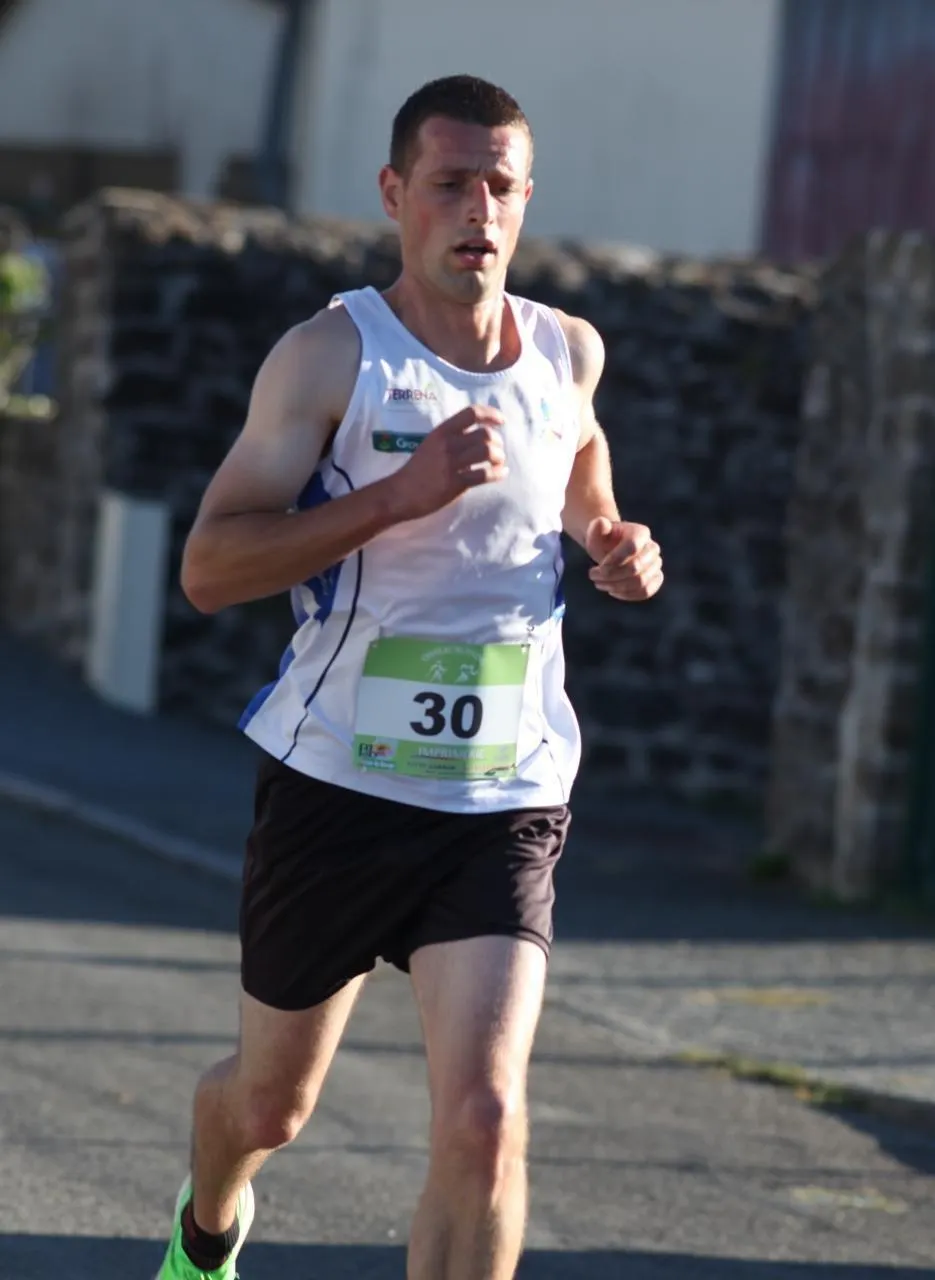 Running. Foulées d’Oisseau : Damien Rossignol en promenade sur le 10 km . Sport - Fréjus-Saint ...