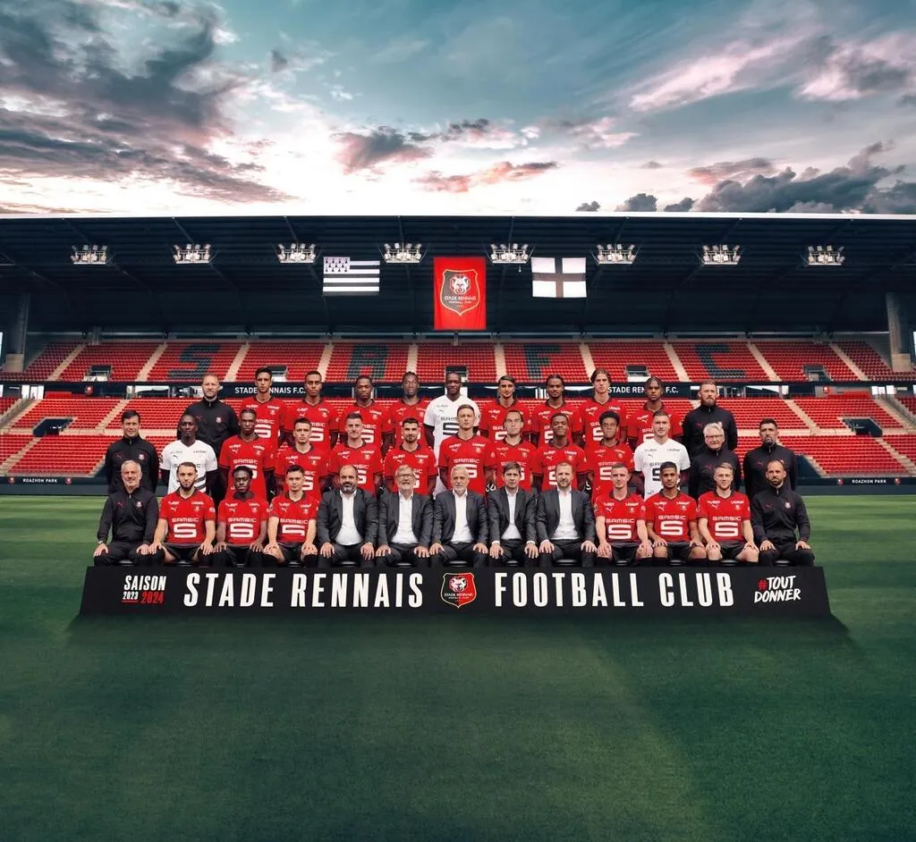 Stade Rennais. Le poster de l’équipe offert avec Dimanche Ouest-France ...