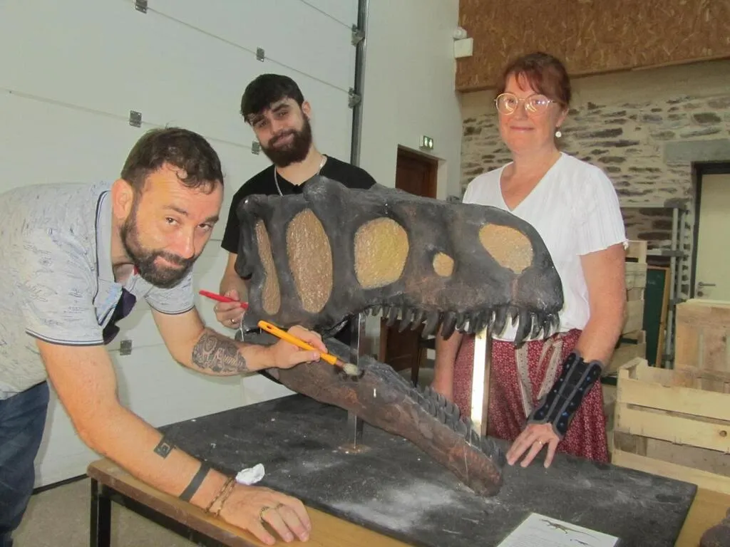 À Treffendel, la médiathèque a ouvert ses portes aux dinosaures ...