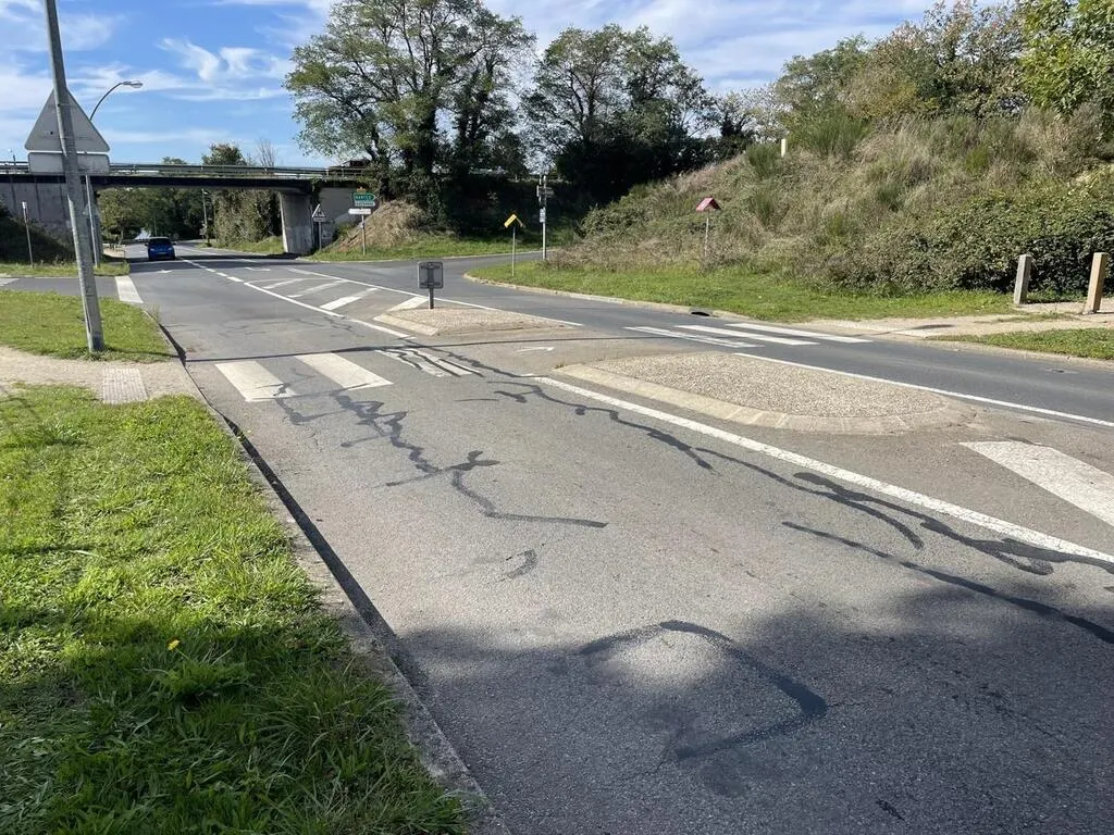 Un cycliste tué lors d’une collision avec une voiture à Saint-Nazaire - Le Mans.maville.com