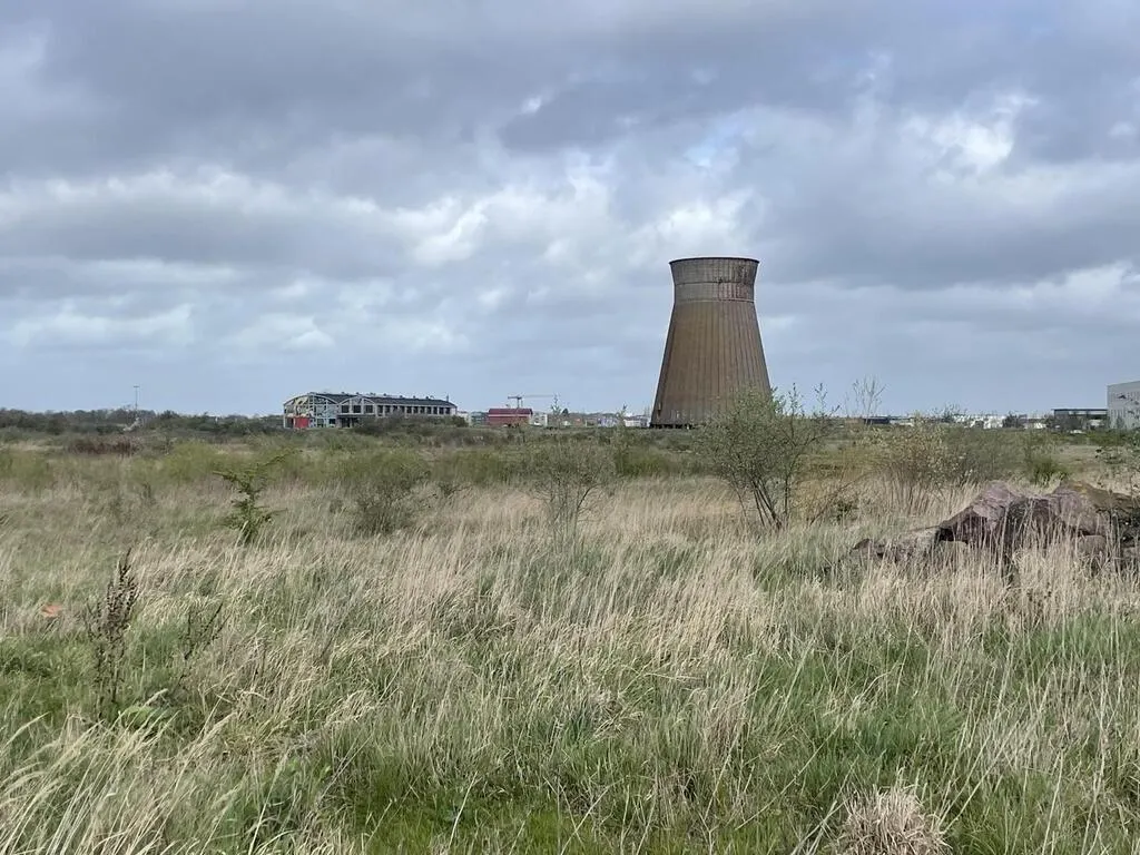 Près de Caen, les opposants au projet Normandy Memory sur le Plateau ...