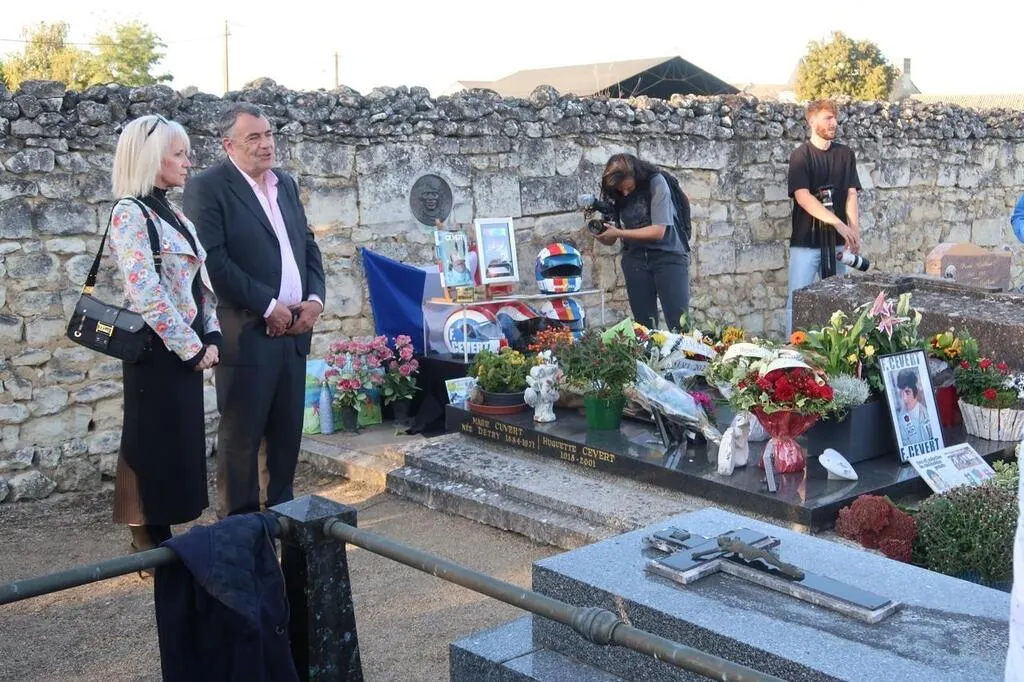 L’émouvant hommage au pilote François Cevert 50 ans après sa mort ...