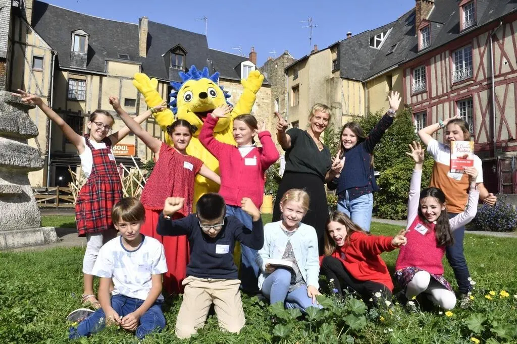 Prix dimoitou 2023. Louise et Juliette, de Pacé et de Rennes, ont ...