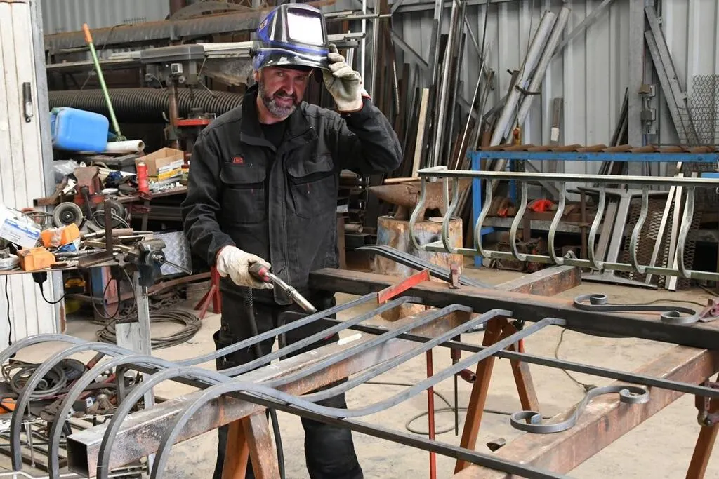 De sa passion, Denis Jouan a forgé son métier à Pont-l’Abbé - Quimper ...