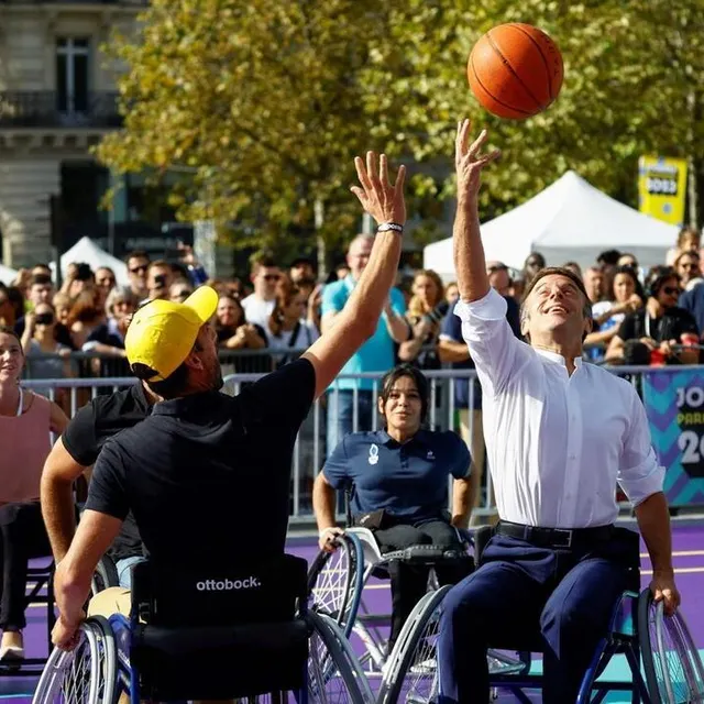EN IMAGES. Jeux paralympiques : Emmanuel Macron s’essaie au basket ...