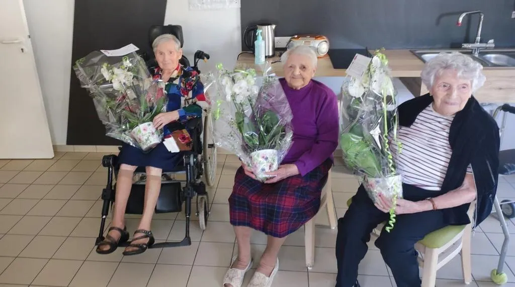 Angrie. Trois centenaires honorées à l’Ehpad - Angers.maville.com