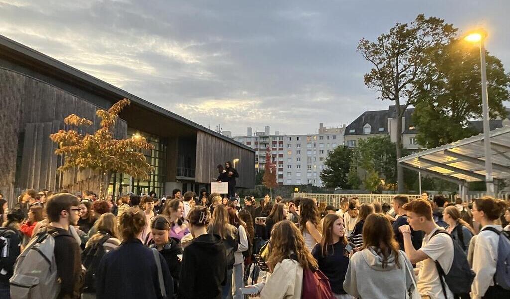 Grève du 13 octobre. Les lycéens mobilisés : perturbations au Mans - Le ... Grève du 13 octobre. Les lycéens mobilisés : perturbations au Mans - Le ...