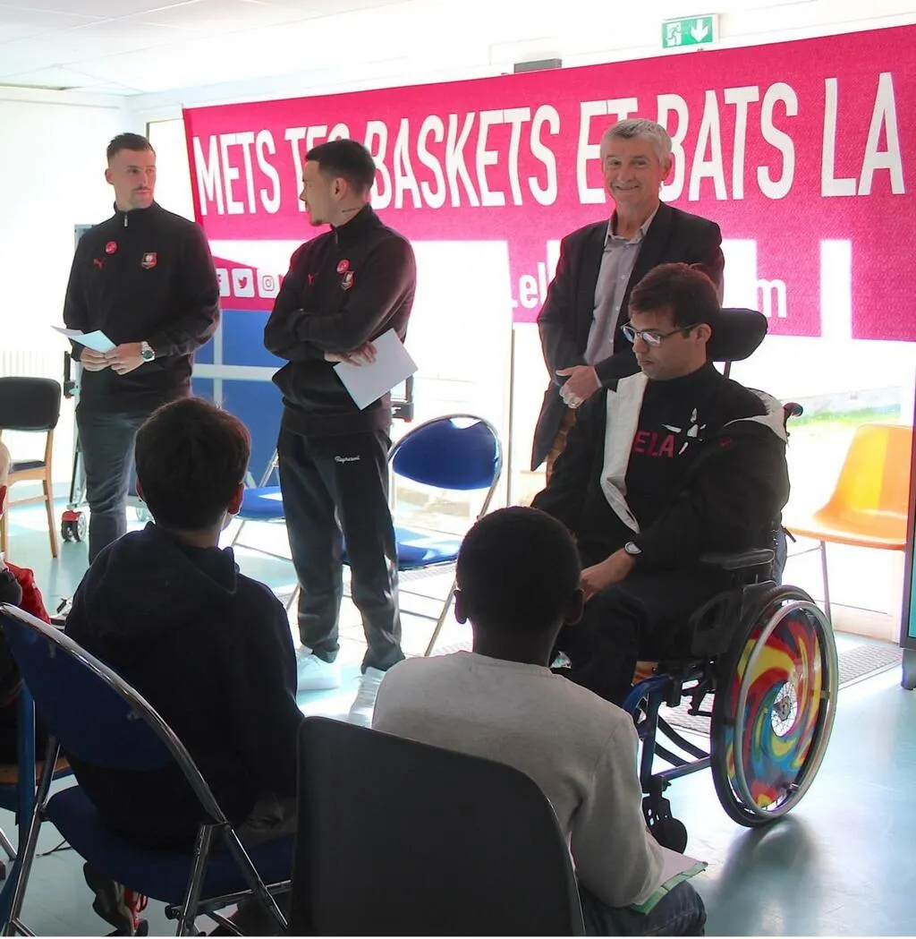 Pacé. Des joueurs du Stade Rennais à l’école Guy-Gérard - Saint-Malo ...