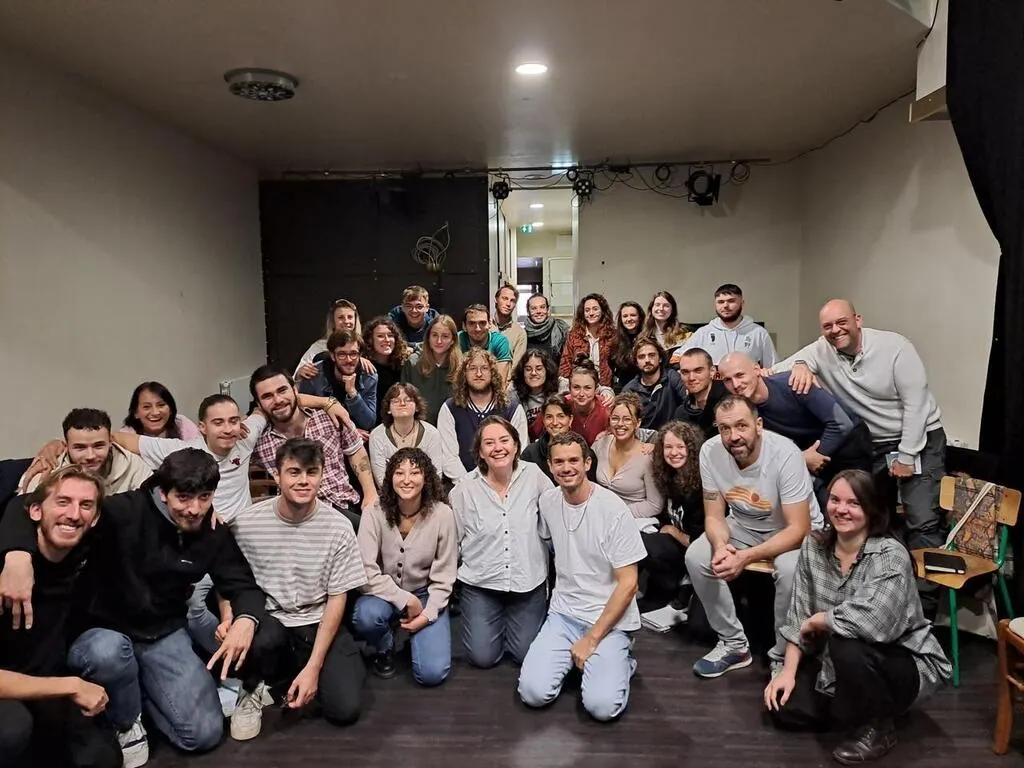 Vannes. Le comédien Lionel Lingelser en master-class aux Cours Charmey - Vannes.maville.com