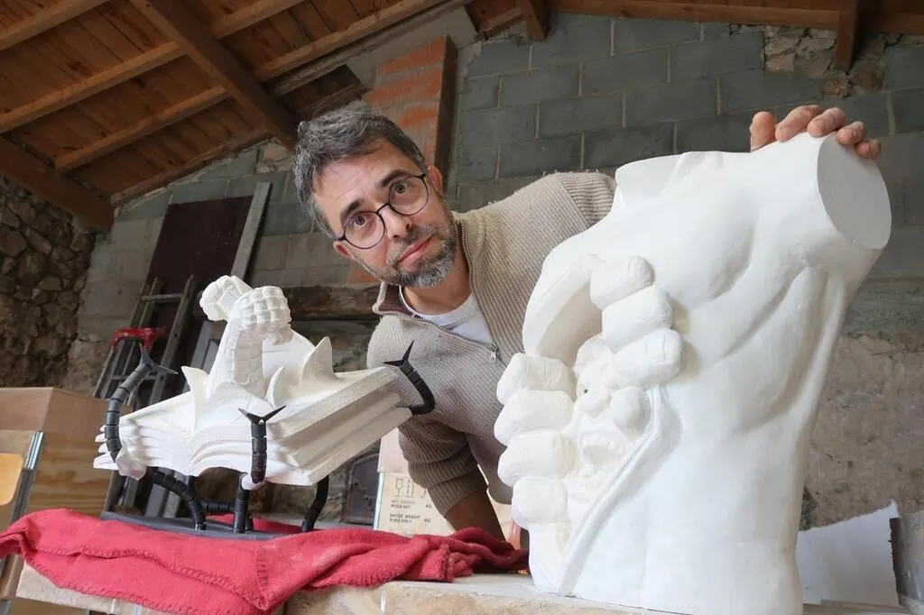 EN IMAGES. Cet ancien professeur sculpte les personnages de Marvel, DC ...