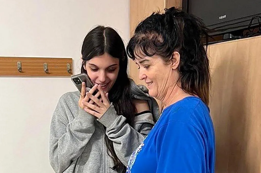 Guerre Israël-Hamas. Deux otages libérées, Macron envoie une aide ...