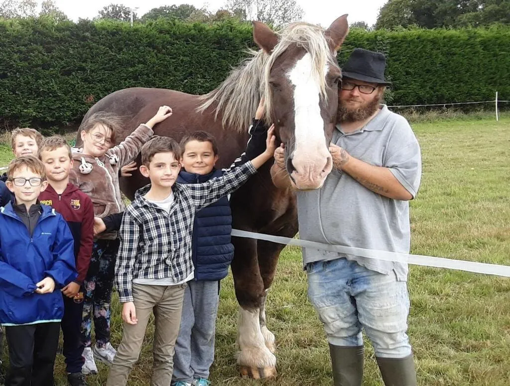 Coadout. Vincent Poulard, étonnant voyageur en roulotte - Guingamp ...