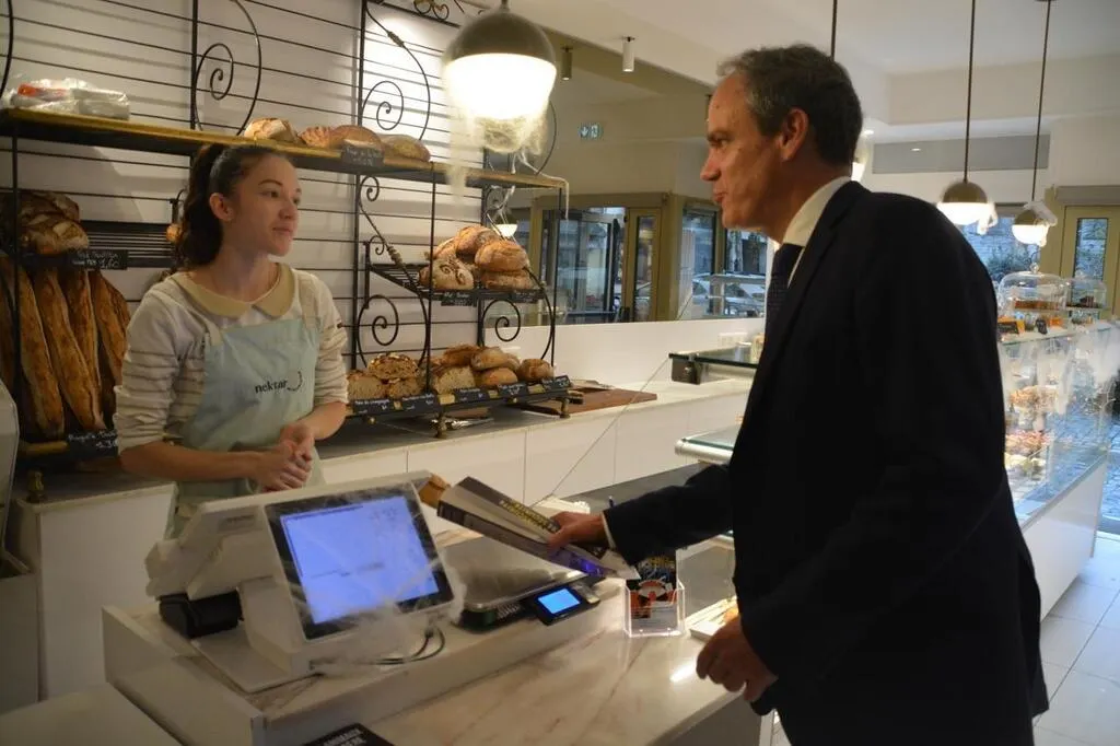 Trop de morts sur les routes du Finistère : des sacs à pain pour ...