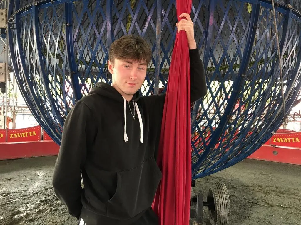 PORTRAIT. De l’ombre à la lumière : Alexandre Guyader, jeune acrobate ...