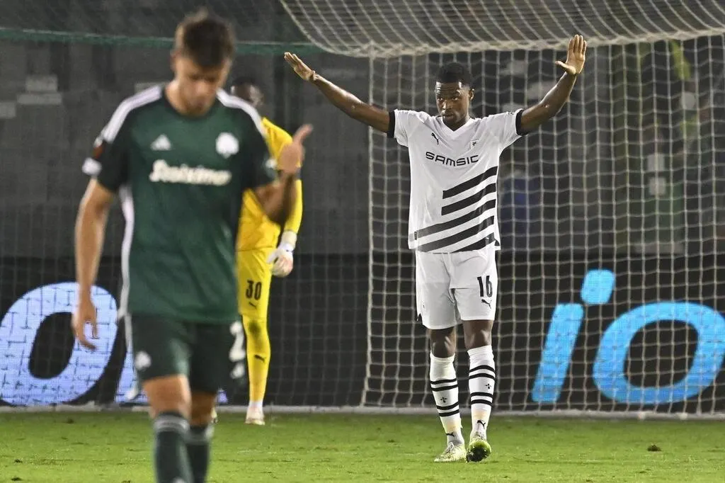 Stade Rennais. Jeanuël Belocian en mode majeur . Sport - Saint-Malo ...