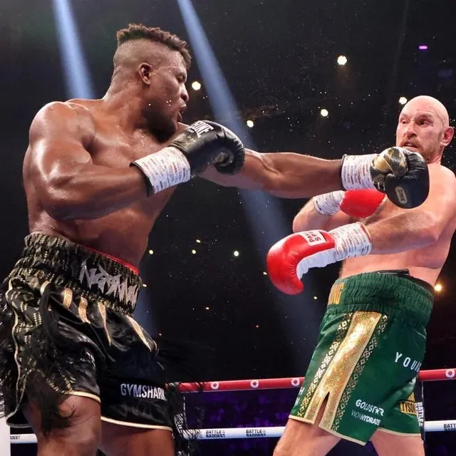 EN IMAGES. Francis Ngannou fait le poids, Tyson Fury au tapis mais ...