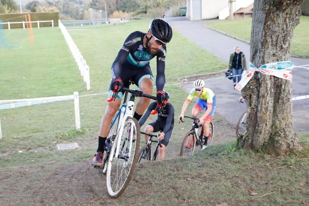 Cyclo-cross. Alexandre Mellier fait coup double à Pleudihen - Dinan ...