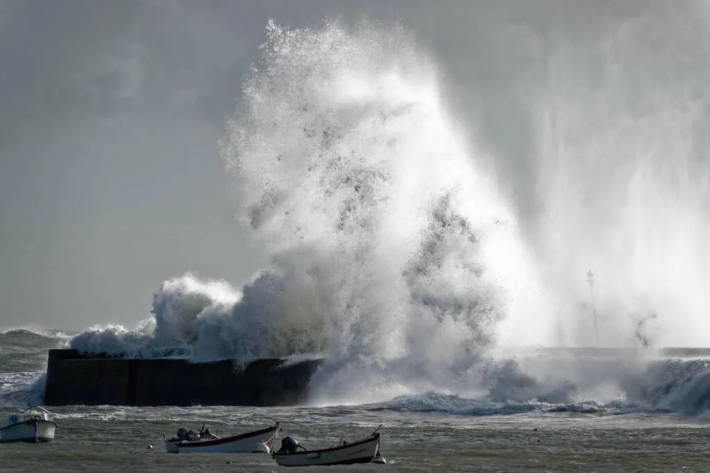 Tempête Ciaran : 3 200 sapeurs-pompiers et quatre hélicoptères ... Tempête Ciaran : 3 200 sapeurs-pompiers et quatre hélicoptères ...