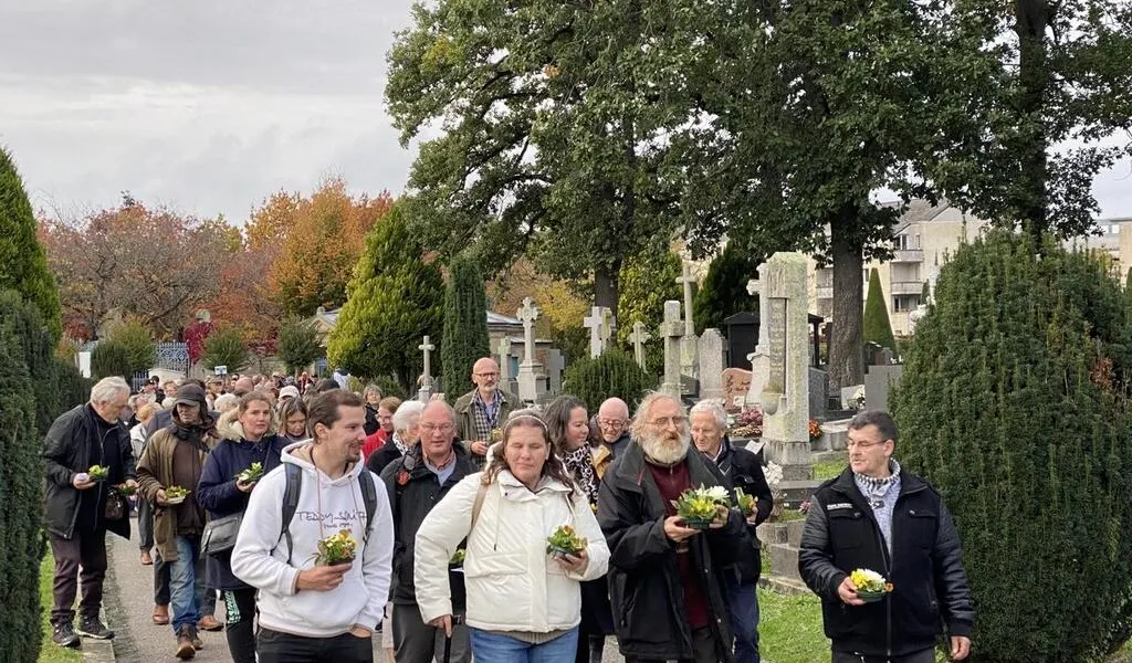 À Rennes, 200 personnes rendent hommage aux sans-abri morts dans la rue ...