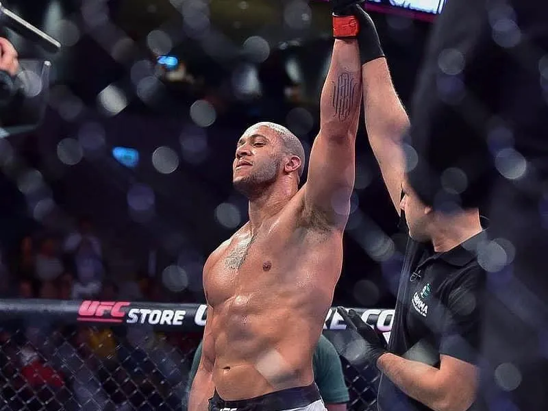 MMA. Après sa victoire écrasante contre Lewis, Jailton Almeida veut ...