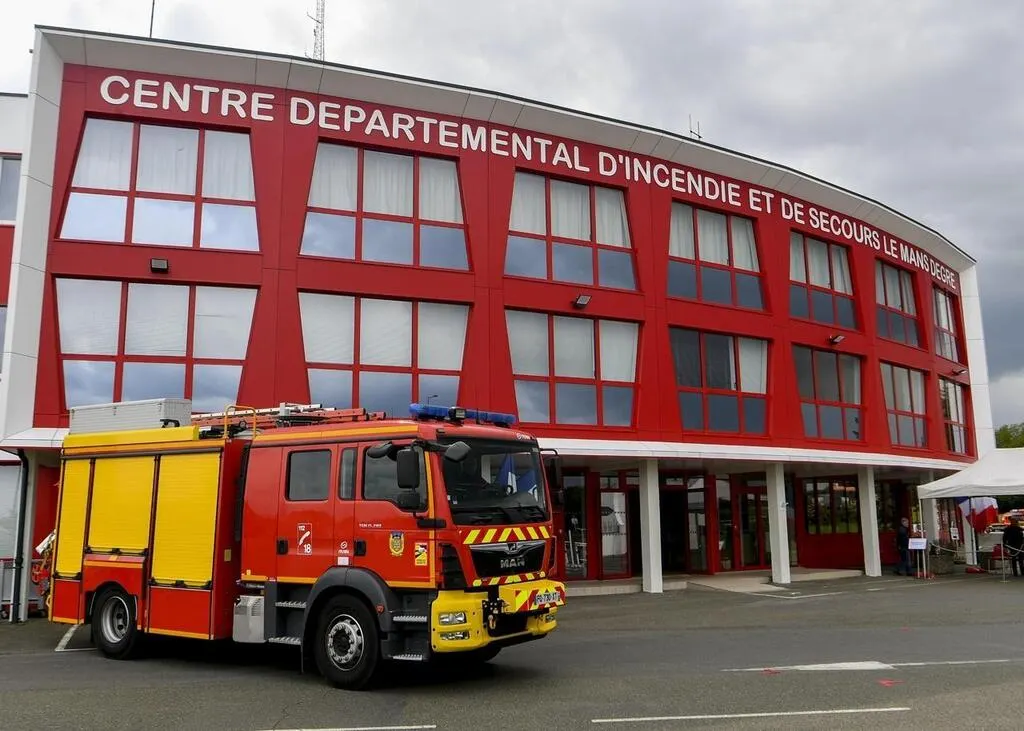 Un hangar agricole détruit par un incendie - Le Mans.maville.com