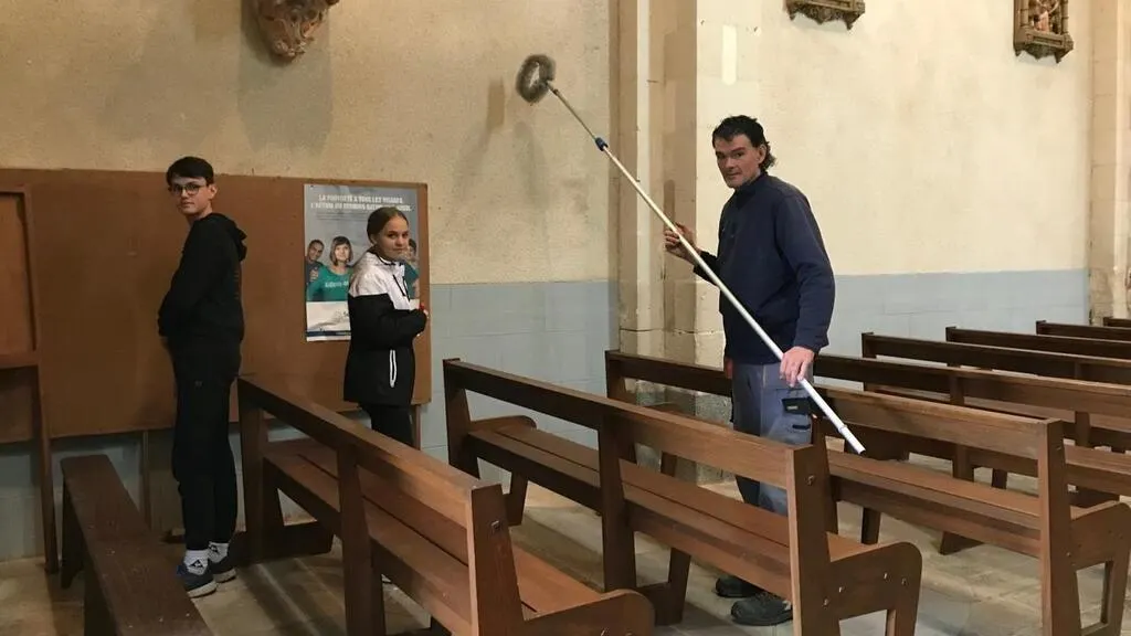 En vacances, quatre jeunes ont effectué des travaux dans la commune de ...