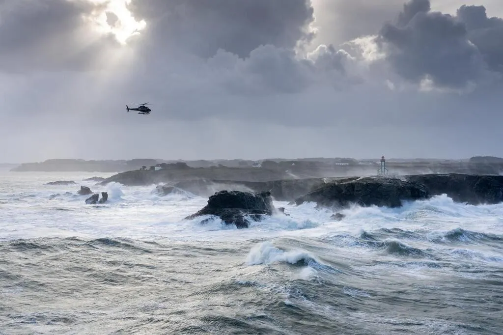 TÉMOIGNAGE. Il avait photographié Poséidon dans une vague : Mathieu ...