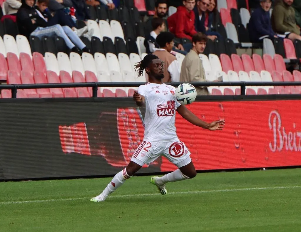 Stade Brestois. Bradley Locko de nouveau convoqué en équipe de France ...