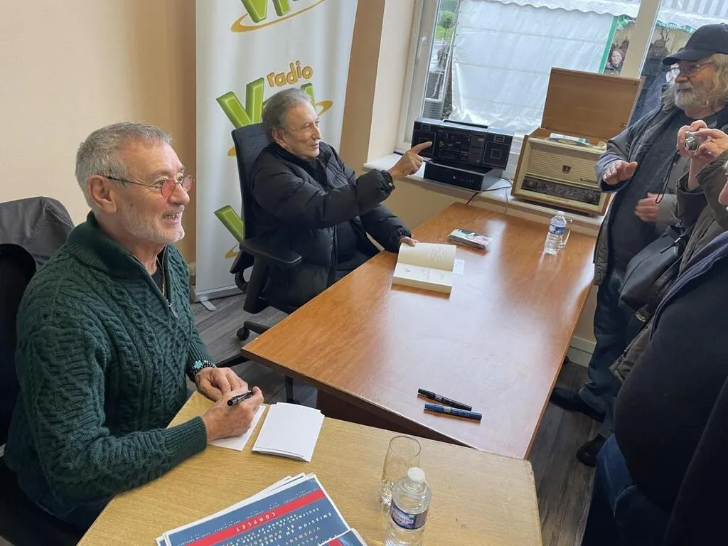 Insolite. À Vire, Michel Drucker dédicace... un carnet de santé ...