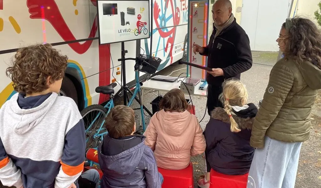 Tech’nomad, le bus de l’IUT pour initier aux sciences et techniques à ...