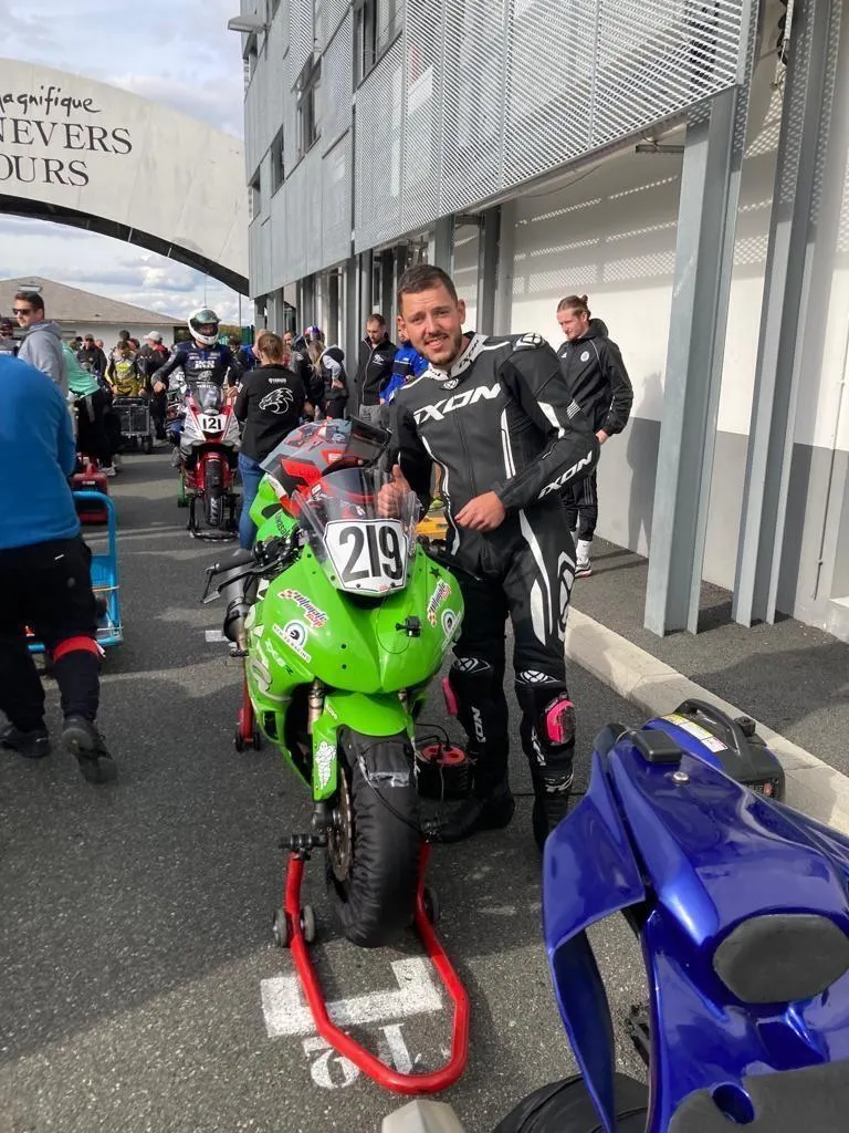 Clément Rochais, le motard qui passe du bleu sur l’autoroute à la ...
