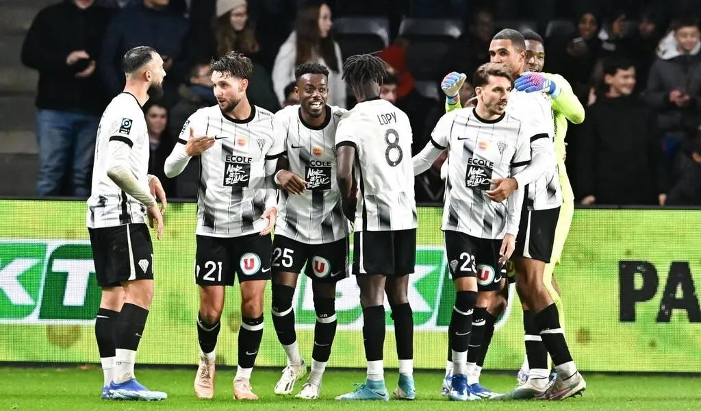 Angers Sco. « L’équipe gagne en confiance », dit Alexandre Dujeux après le large succès - Cholet ...