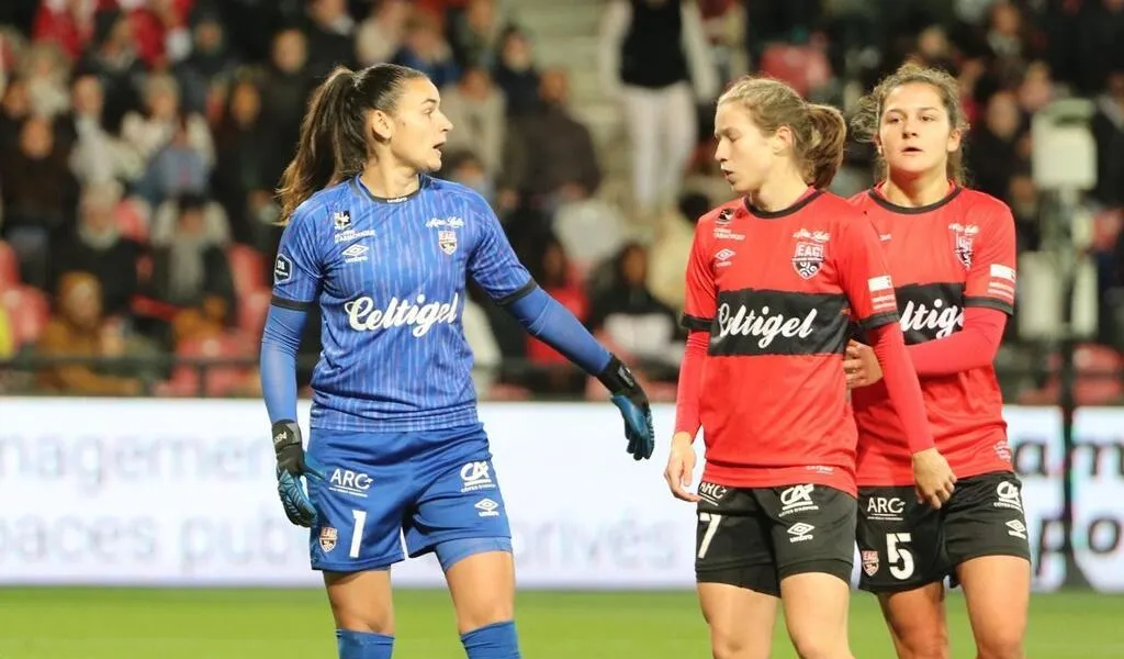 EA Guingamp. Le record de Cindy Perrault face à Lyon . Sport - Guingamp ...