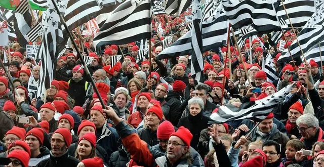 TÉMOIGNAGES. Dix ans après les Bonnets rouges, ils se replongent dans ...