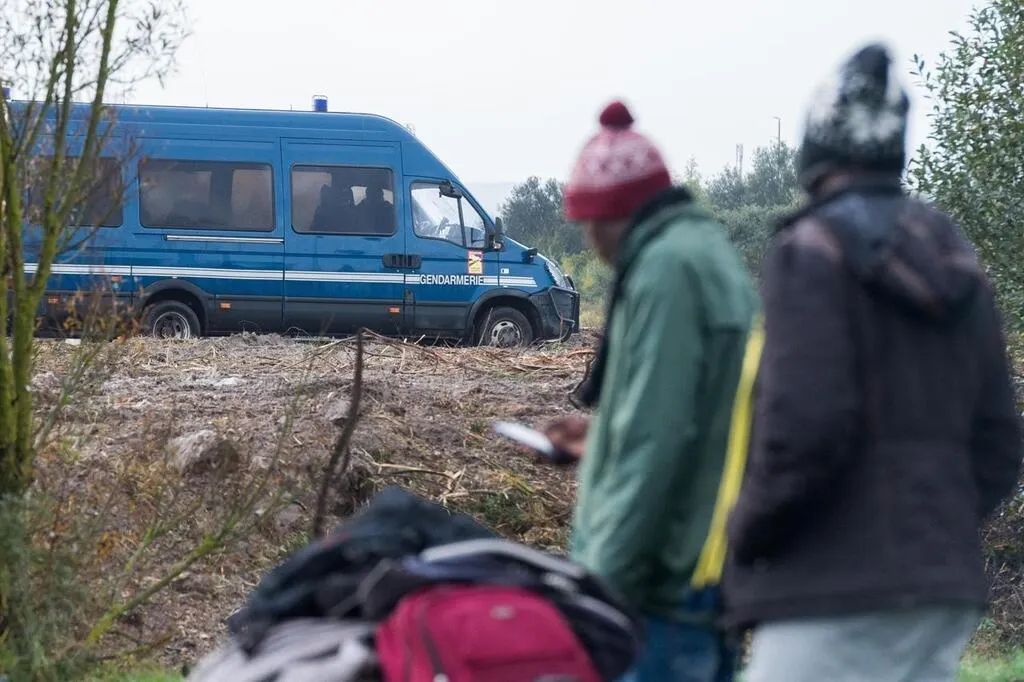 Des centaines de migrants évacués de leurs campements sur le littoral ...