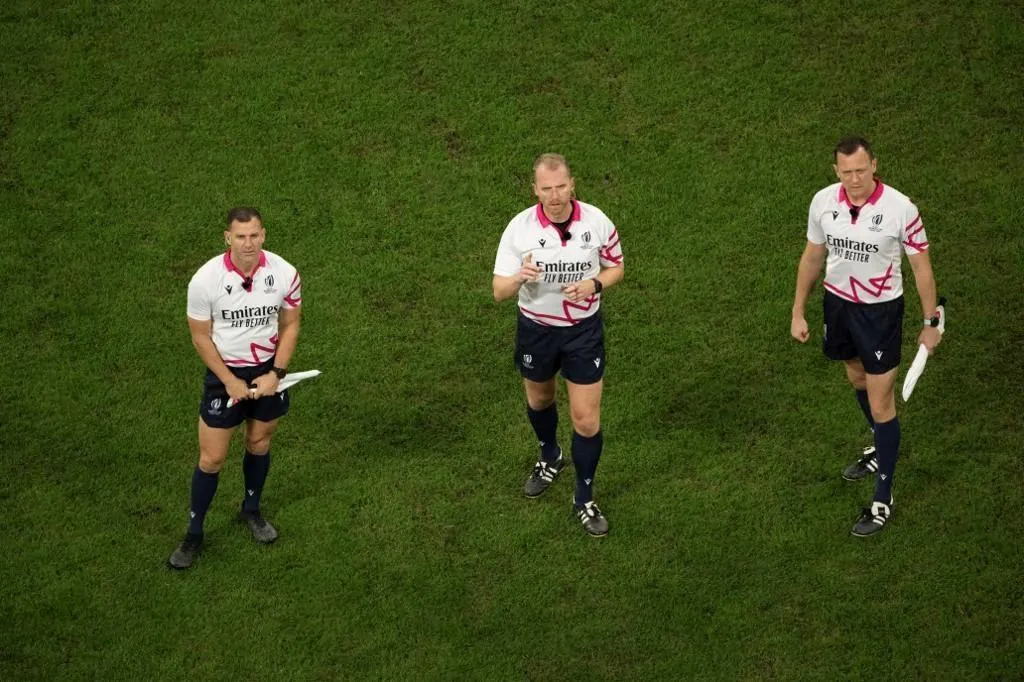 « Je vais te traquer… » : l’arbitre vidéo de la finale de la Coupe du ...